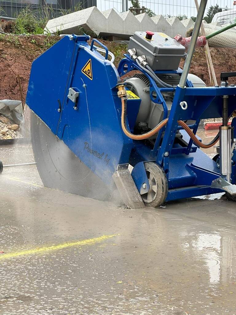 Fugenschneiden, Fugenschnitt in Beton oder Asphalt